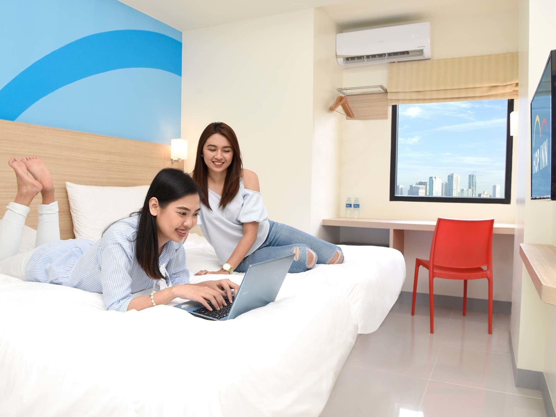 HOP INN Hotel Aseana City Manila | Book Our Budget Hotel Near MOA