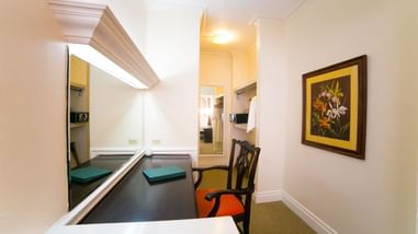 One Bedroom Suite | The Courtleigh Hotel and Suites