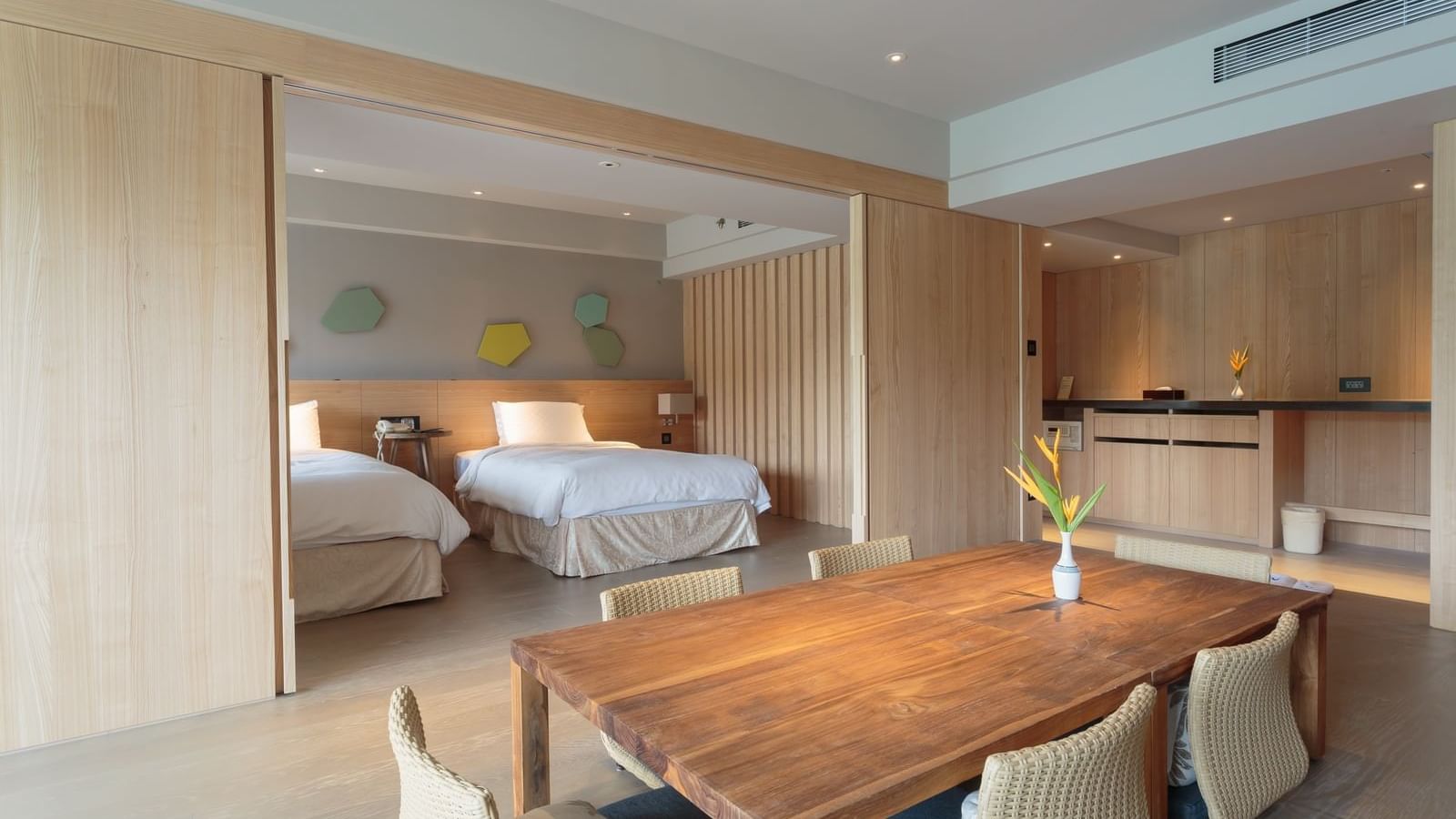 Corner Suite Room | Palau Royal Resort Accommodation