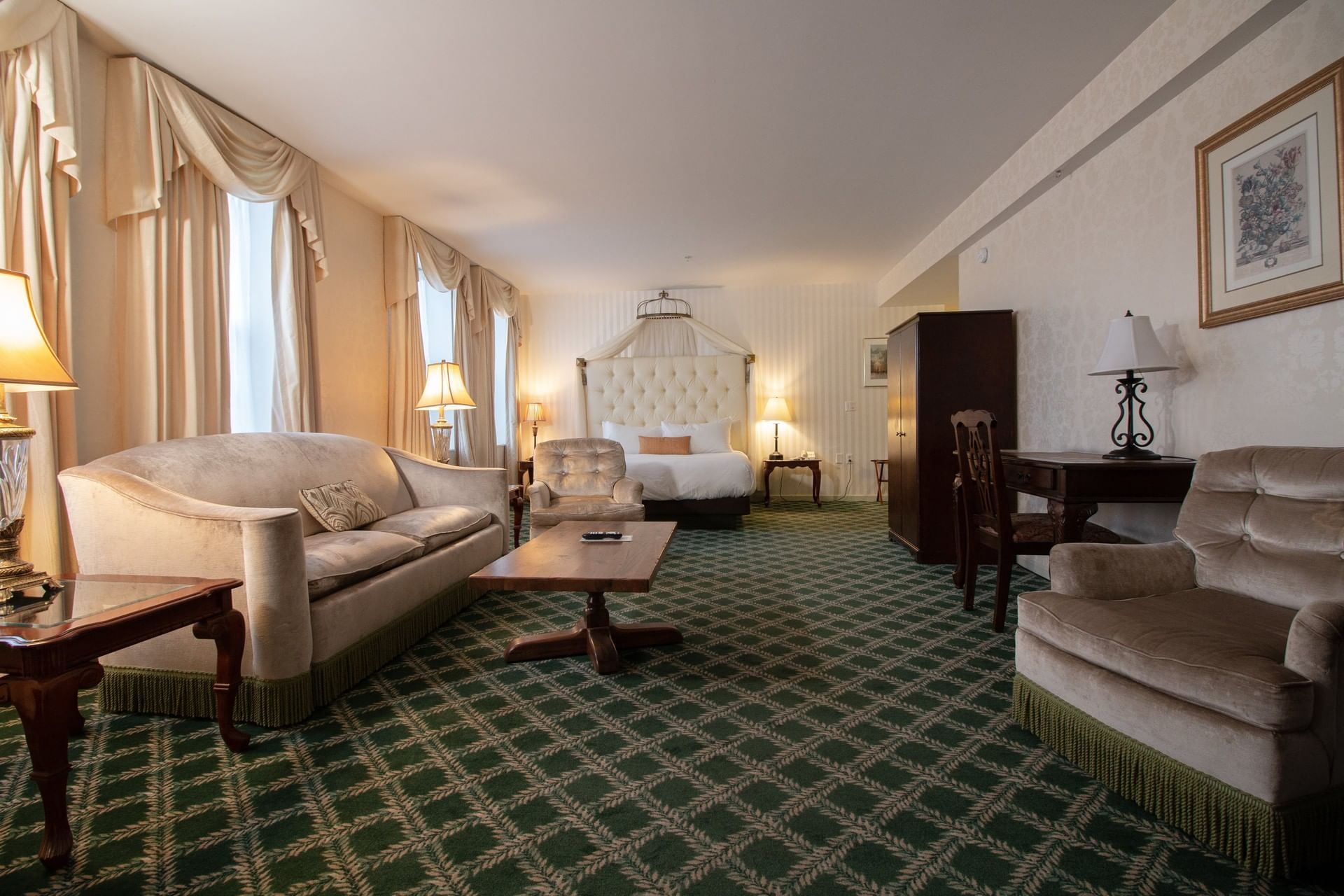 Lodging in Marquette MI | The Landmark Inn Rooms & Suites