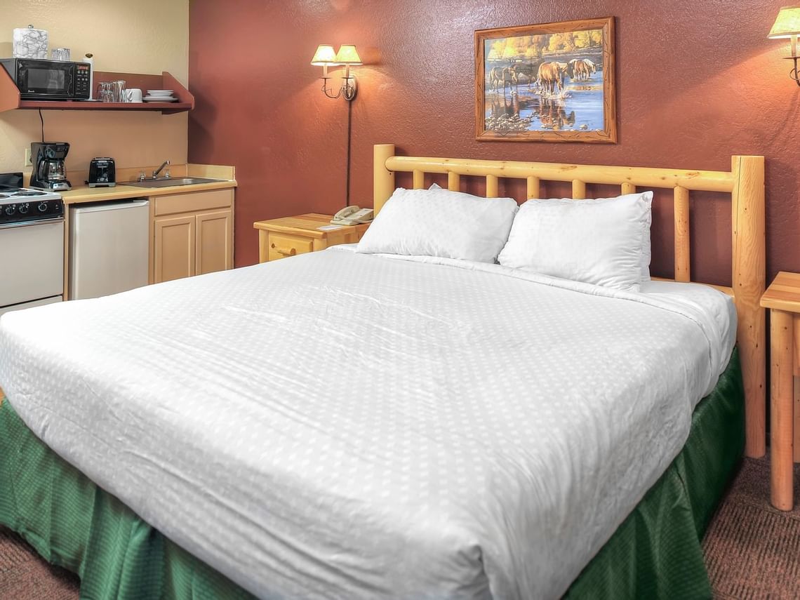 2-Bedroom Cabin (Sleeps 6) | Kohl's Ranch Lodge Accomodations