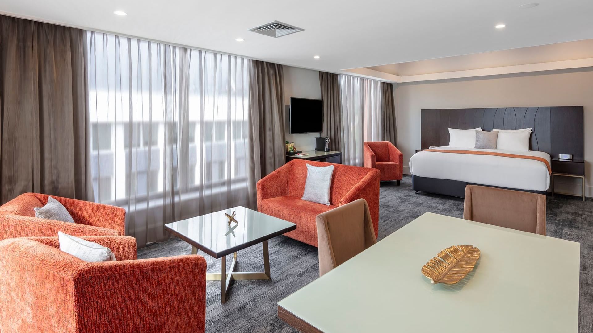 Deluxe Junior Suite | Rooms at James Cook Hotel