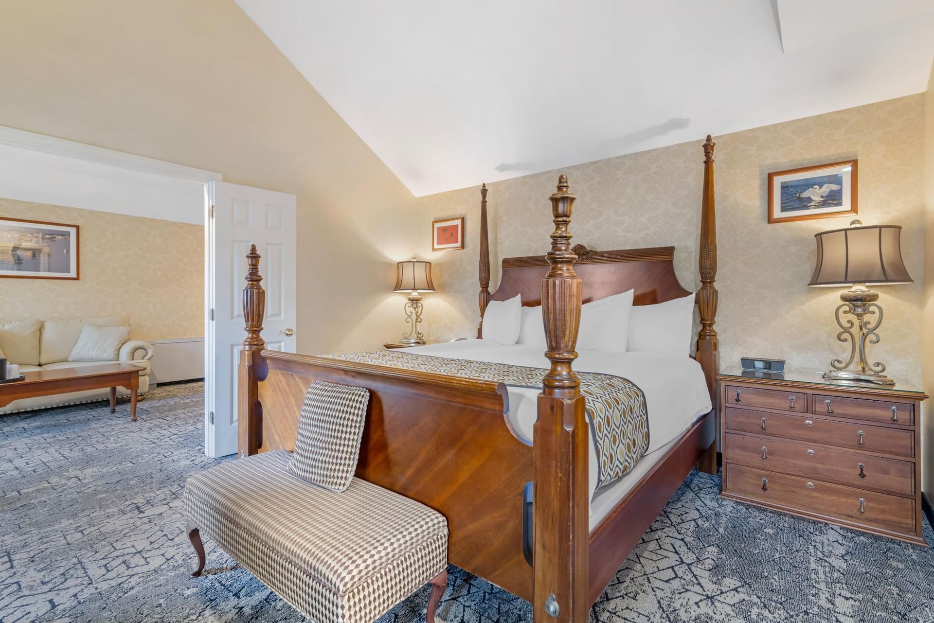 Hotel Rooms & Suites near Marginal Way | The Meadowmere Resort