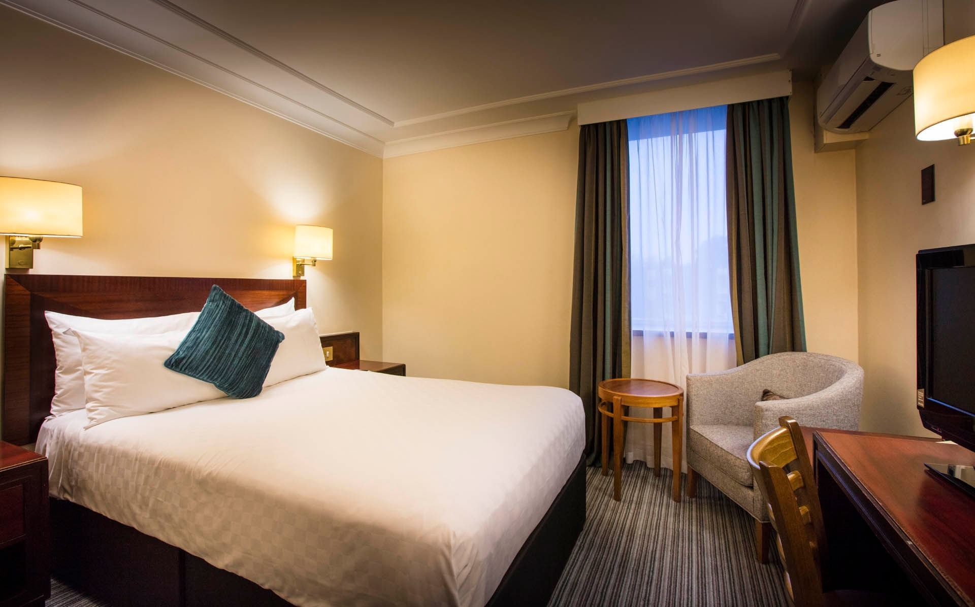 Heathrow Terminal 5 Hotel Exclusive Special Offers | Thistle Hotels