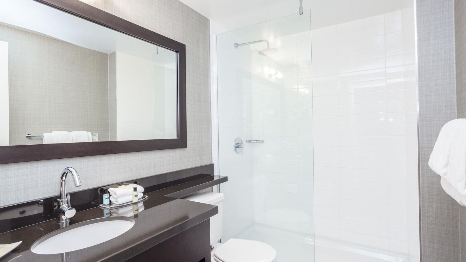 Standard Room, 1 Queen Bed | Sandman Hotel Saskatoon