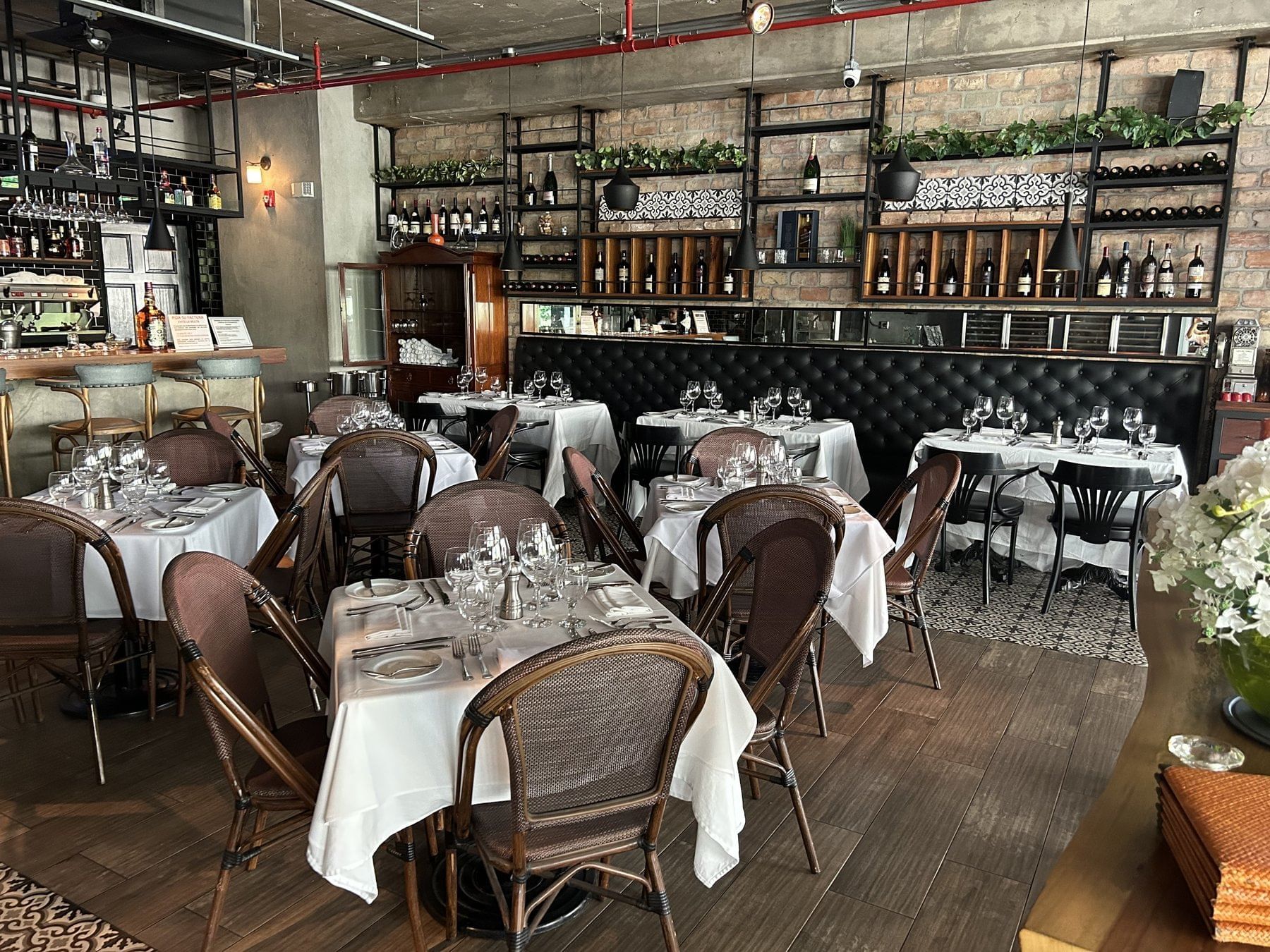 Petit Bistro - Bon Appétit! | Decapolis Hotel Panamá