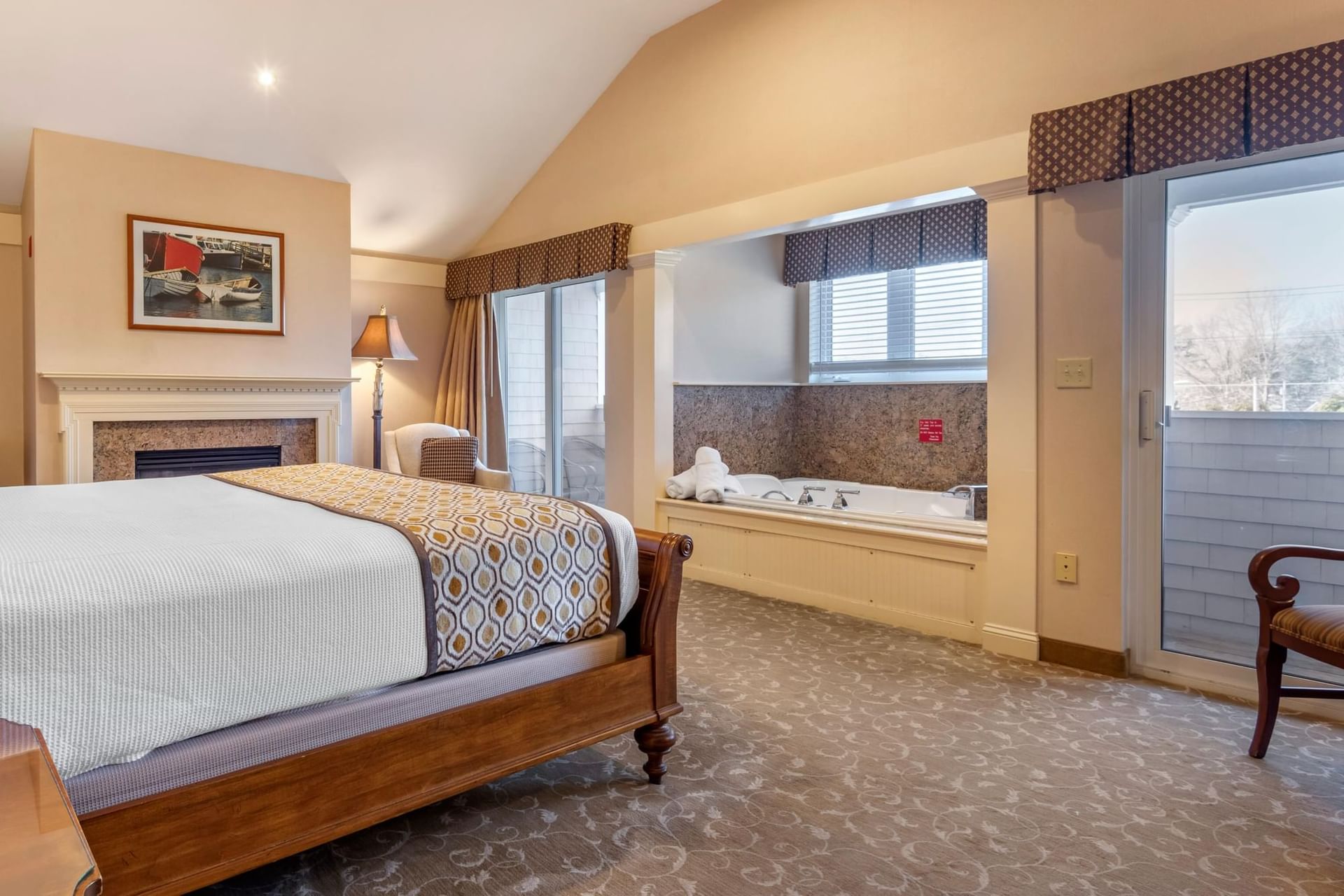 Hotel Rooms & Suites near Marginal Way | The Meadowmere Resort