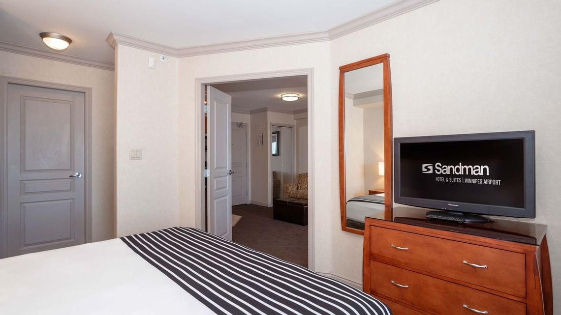Standard Room, 1 King Bed | Sandman Hotel & Suites Winnipeg Airport