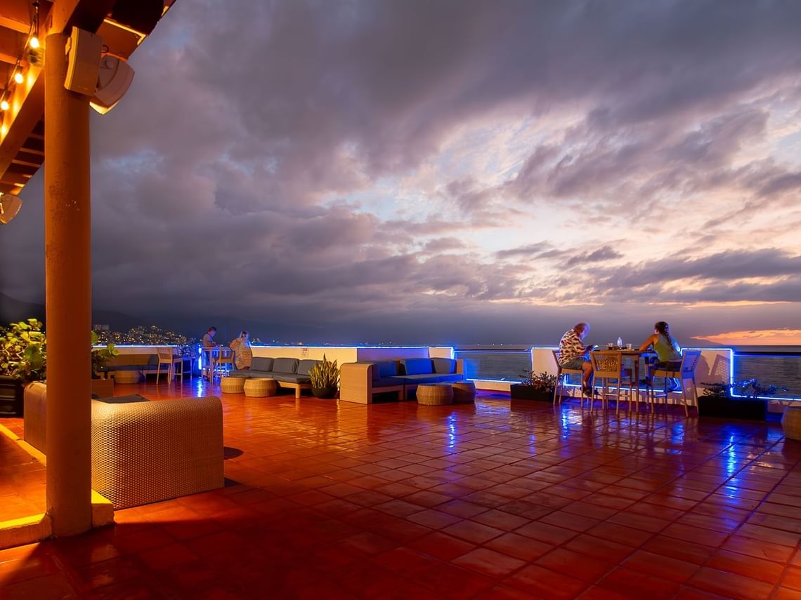 Sky Bar Lounge | Plaza Pelicanos Grand Beach Resort
