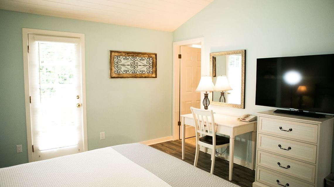 Hotel Rooms & Suites on Moonstone Beach - Sea Otter Inn