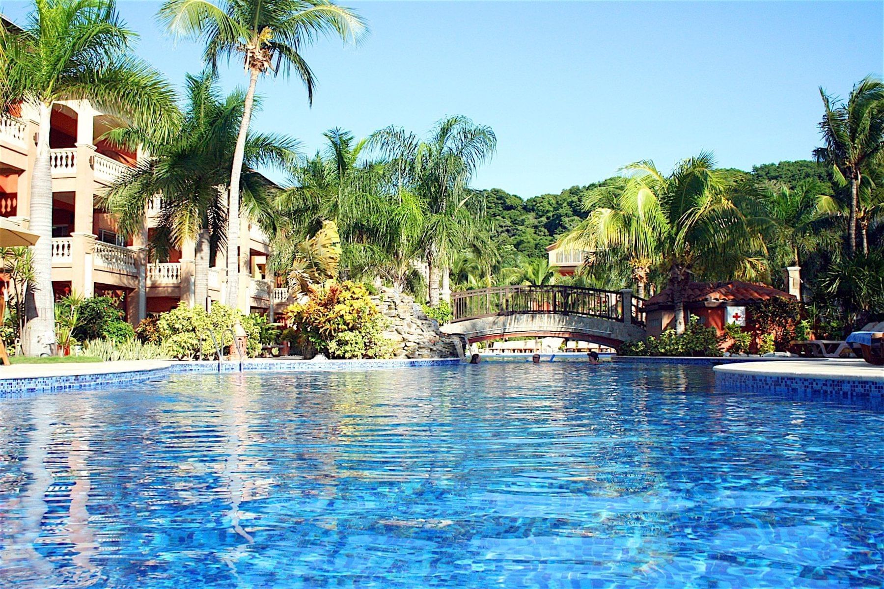 Your Own Luxury Villa in the West Bay - Infinity Bay Resort