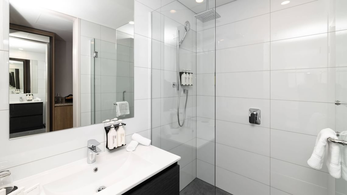 Auckland Harbor View King Room | Hotel Grand Chancellor