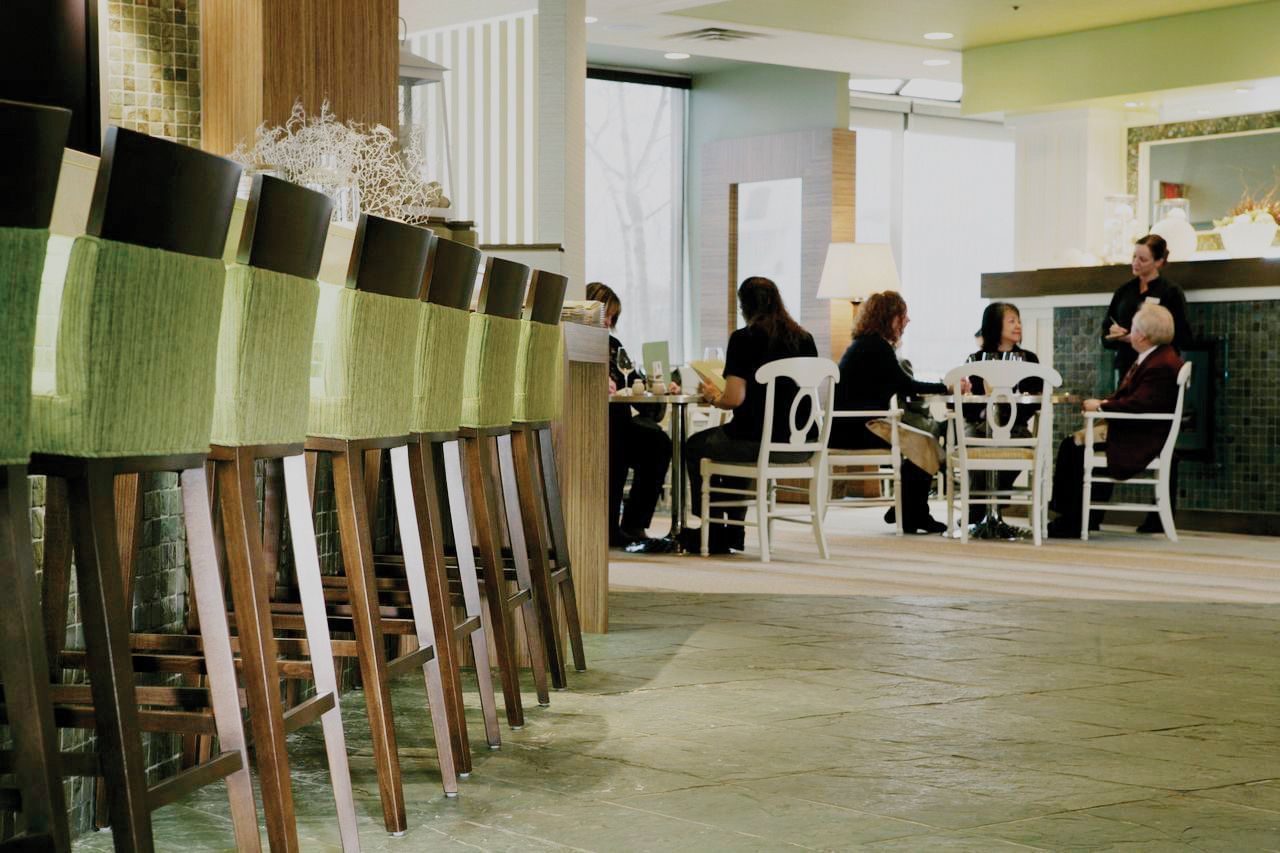 Minnoz Restaurant & Lounge | Coast Bastion Hotel Nanaimo