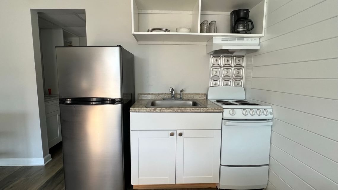 Atlantic Oceanside King Studio, Kitchenette, Pool View | Accommodation