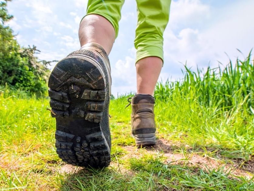 How Far Is 10000 Steps To Walk? [ANSWERED]