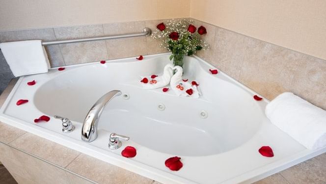 King Bed Jacuzzi Suite - Bayview Hotel