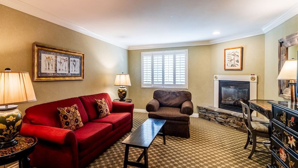 King Junior Suite - Cambria Pines Lodge