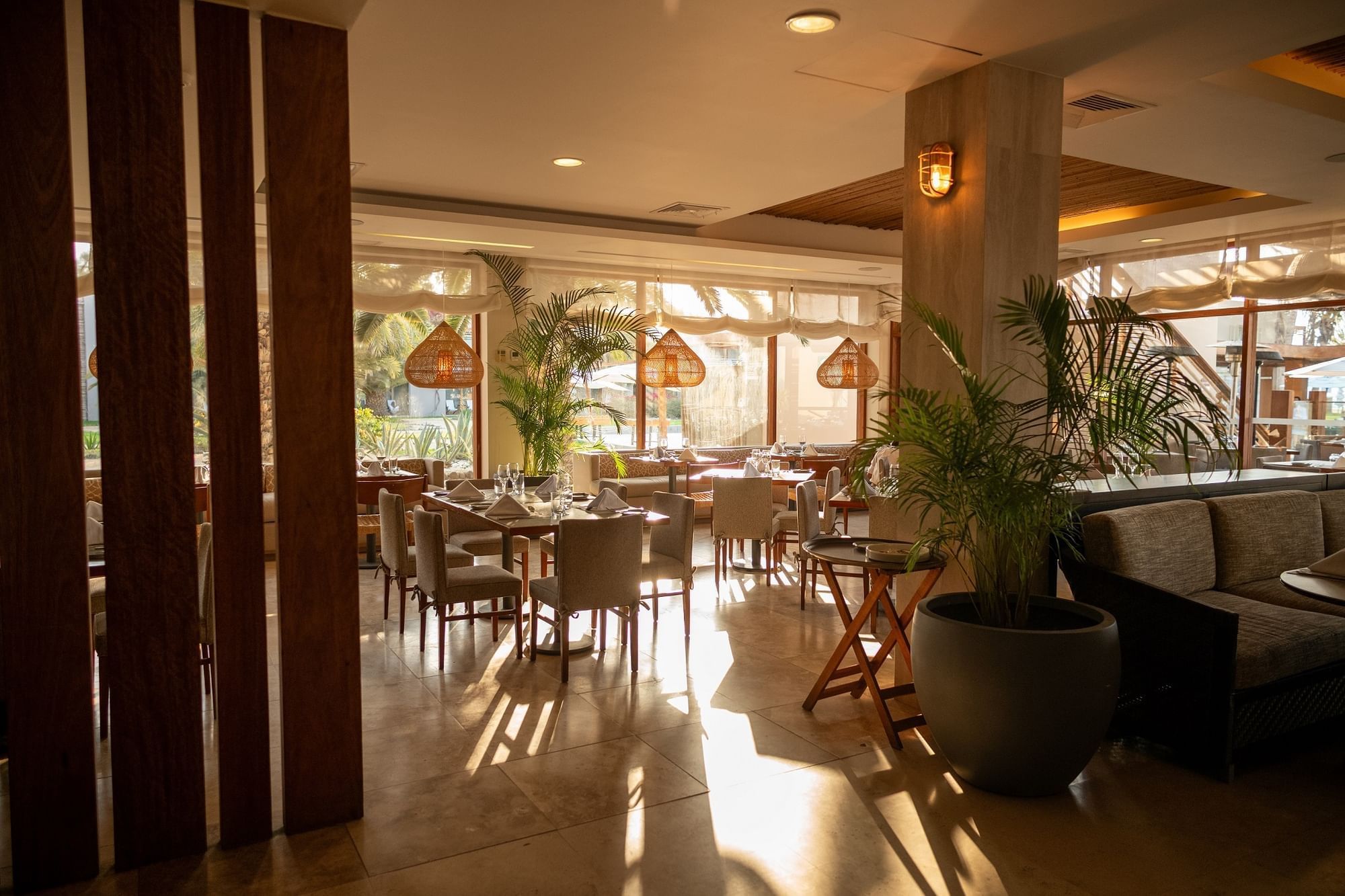 Azul Restaurant & Bar | Dining at The Legend Paracas Full Site
