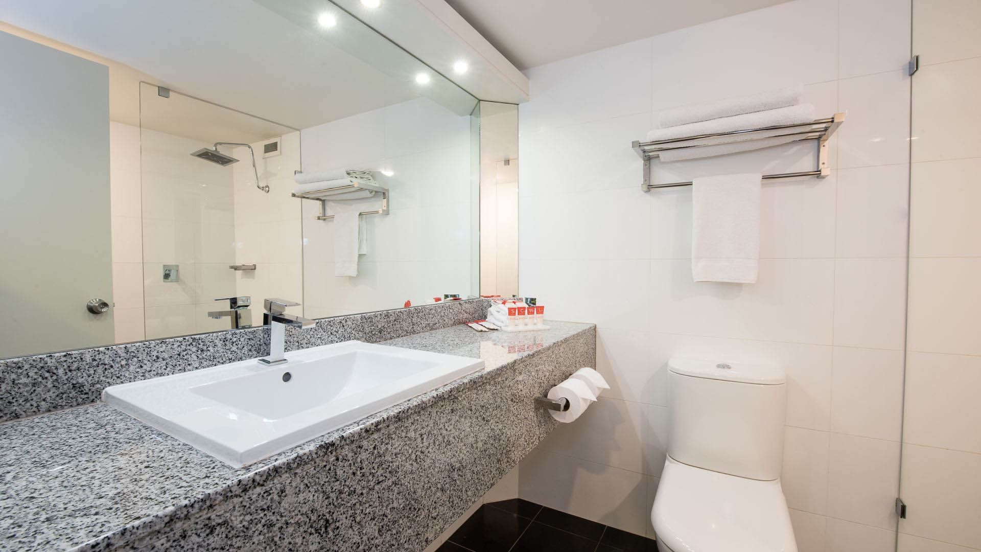 Executive Queen | Hotel Grand Chancellor Adelaide Rooms