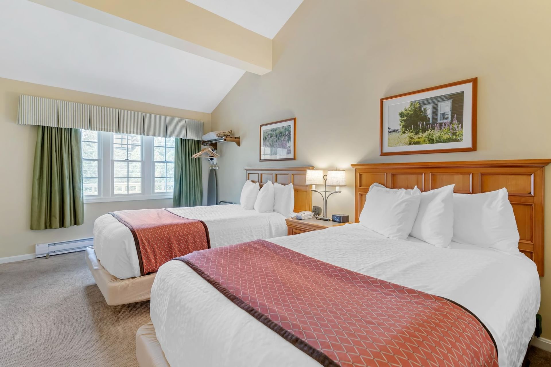 Hotel Rooms & Suites near Marginal Way | The Meadowmere Resort