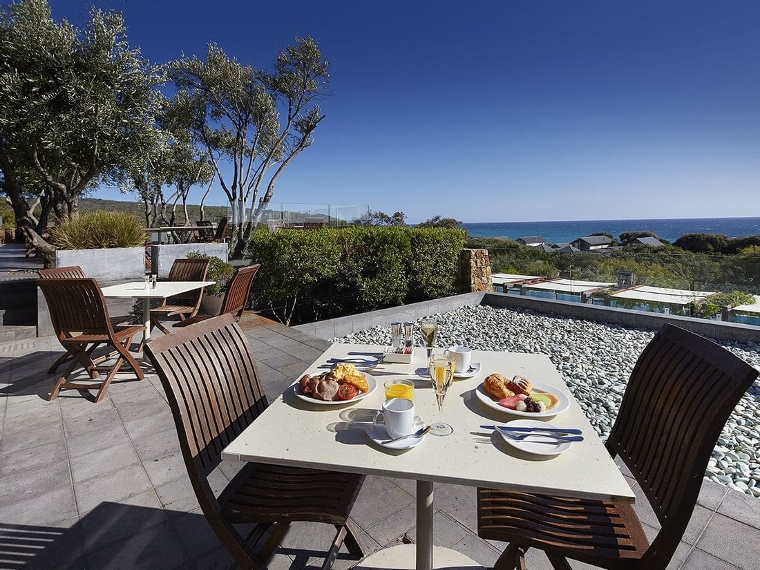 BREAKFAST AT PULLMAN BUNKER BAY