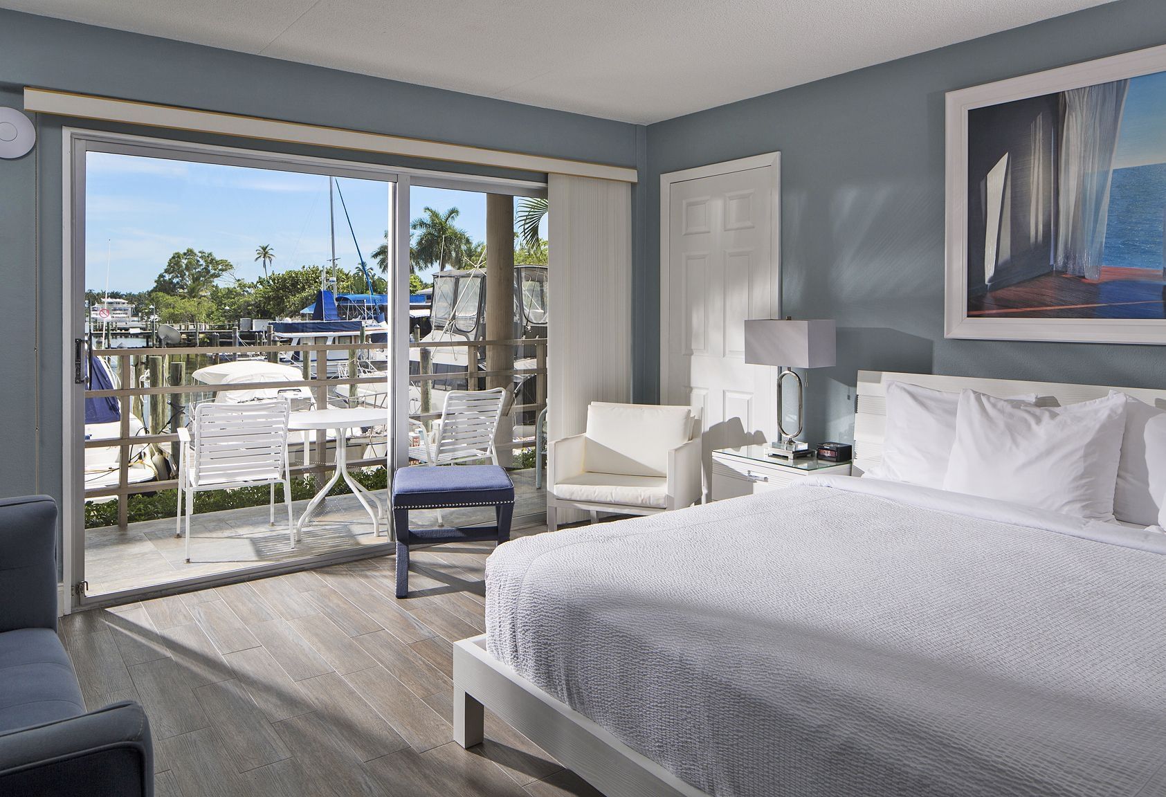 Hotel Rooms in Naples, FL - Cove Inn on Naples Bay