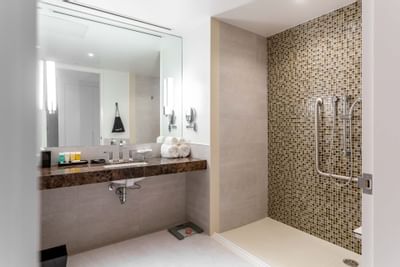 Downtown Toronto Hotel Gallery - The Sutton Place Hotel Toronto