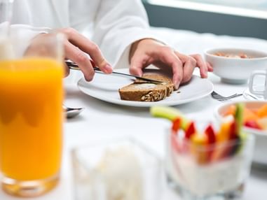 James Cook Hotel: In-Room Dining Delights