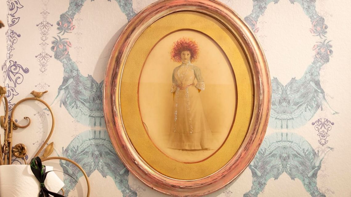 The Ghost and Mrs Hicks | Themed Room | The Roxbury