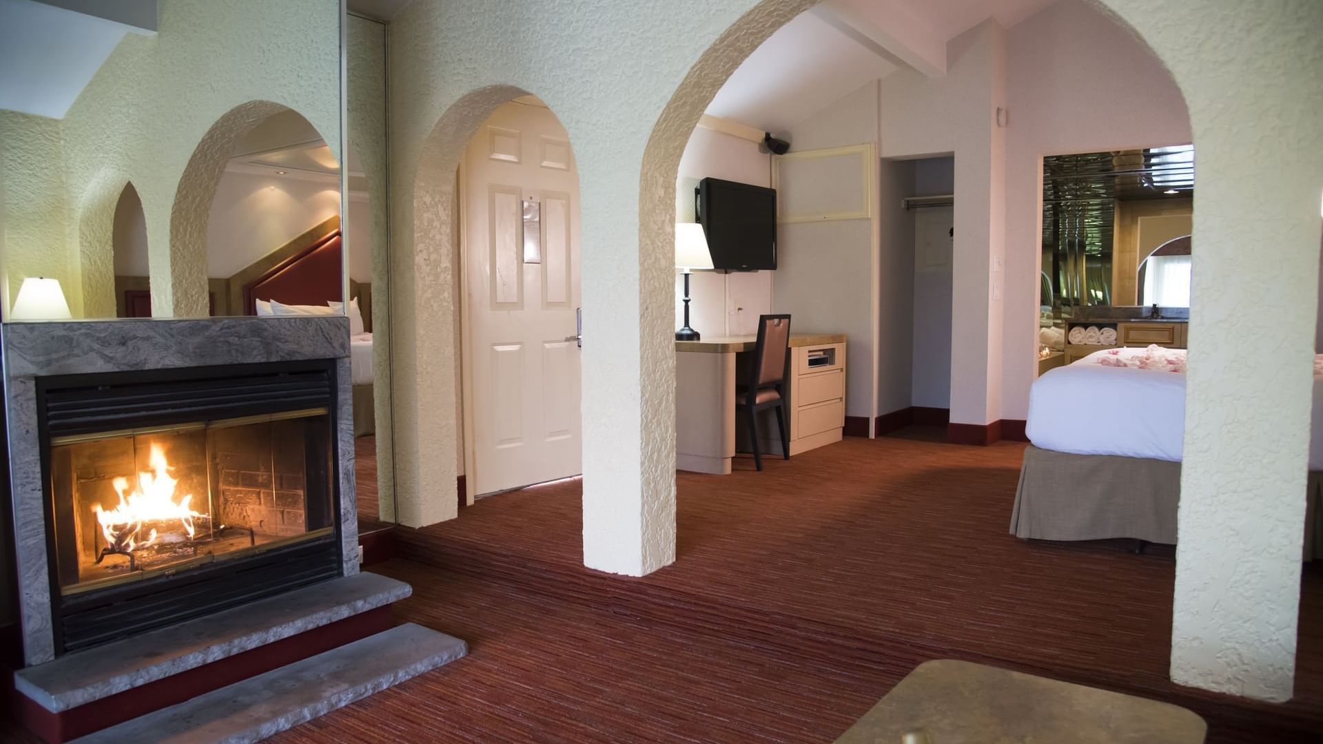 Luxurious Rooms at Paradise Stream Resort | Cove Pocono Resorts