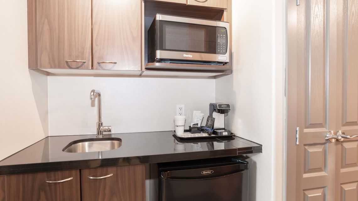 Standard Suite, 1 King Bed, Kitchenette | Sandman Signature Toronto Airport