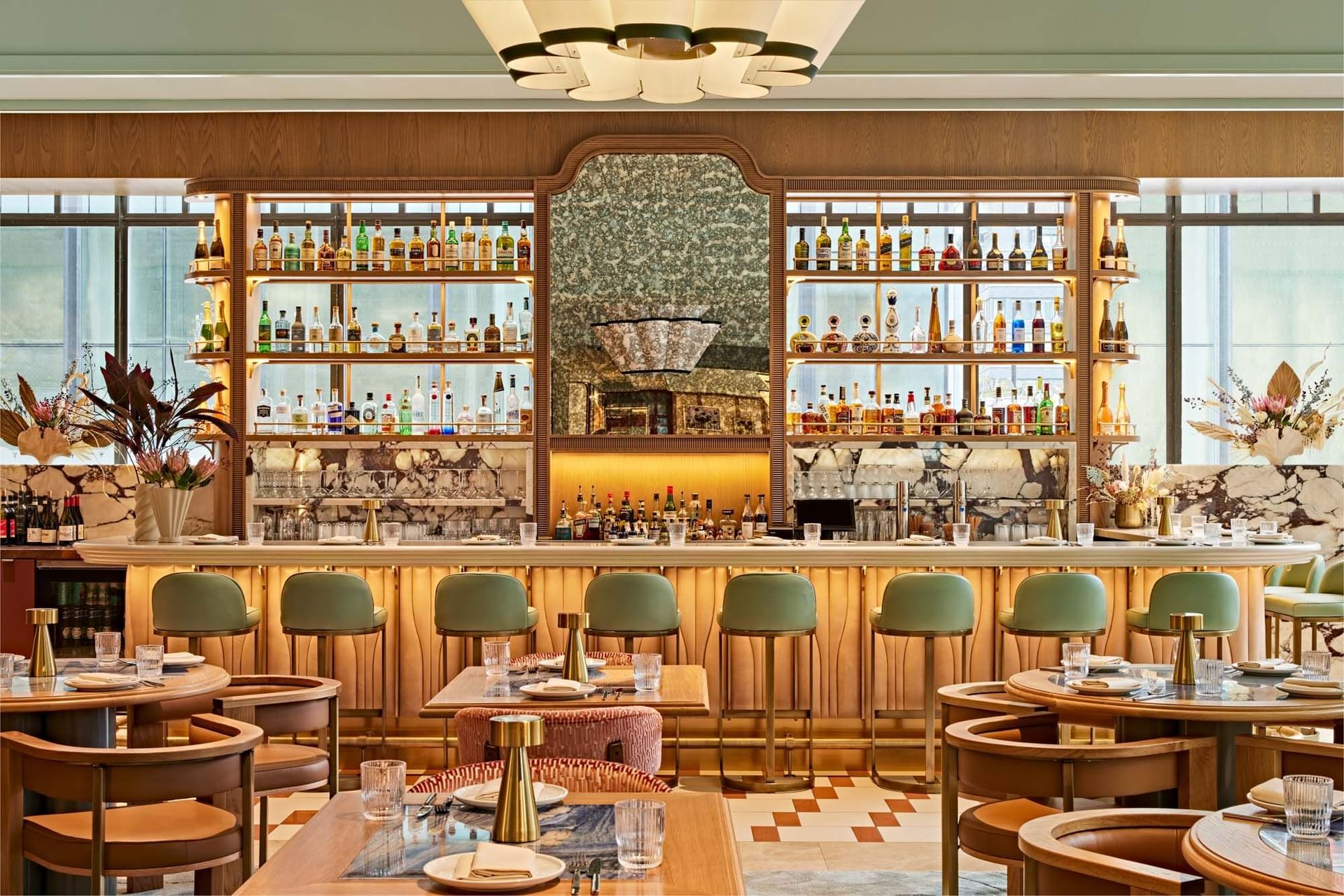 Downtown Toronto Restaurant & Bar - The Sutton Place Hotel Toronto