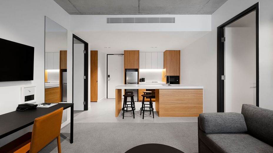 Executive Two Bedroom Apartment - Waterfront Apartment Docklands