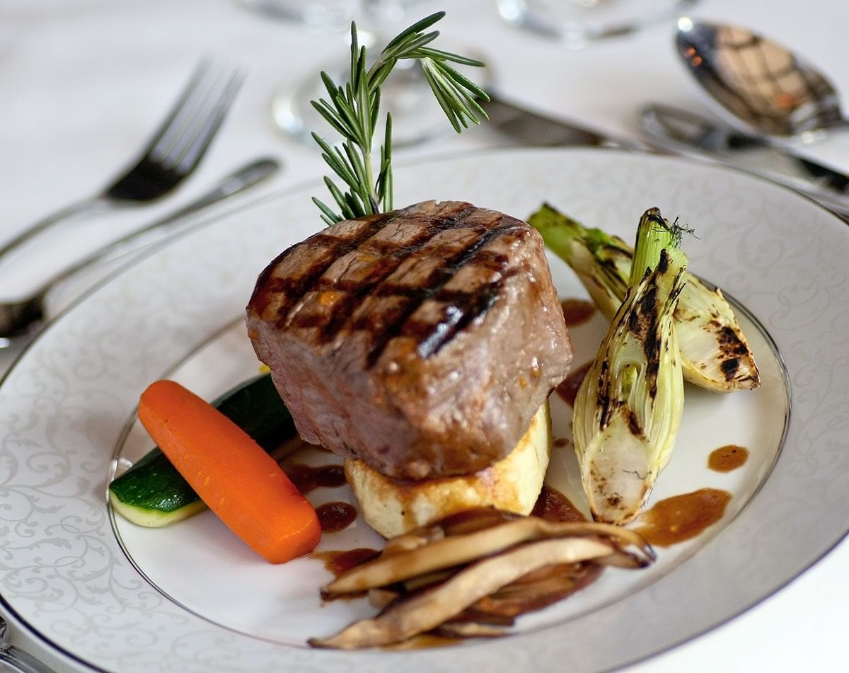Castle Dining Room - Castle Hill Restaurants