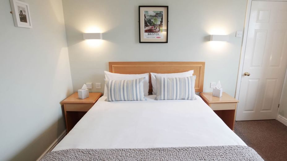 Small Double Room | Victoria Square Hotel