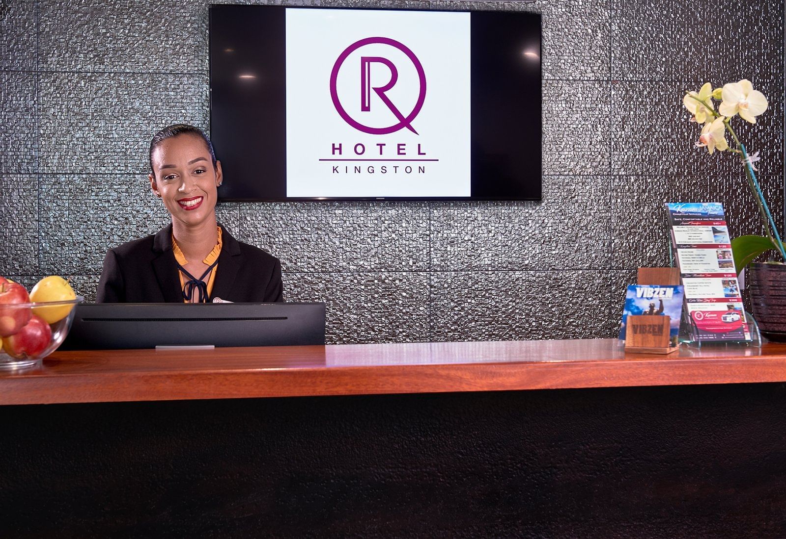 Contact and Location - The R Hotel