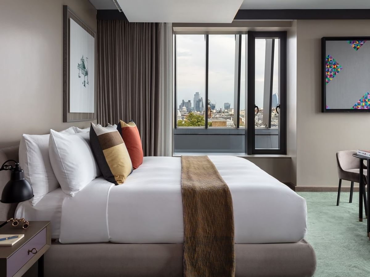 The Londoner | Rooms & Suites | Corner Suite