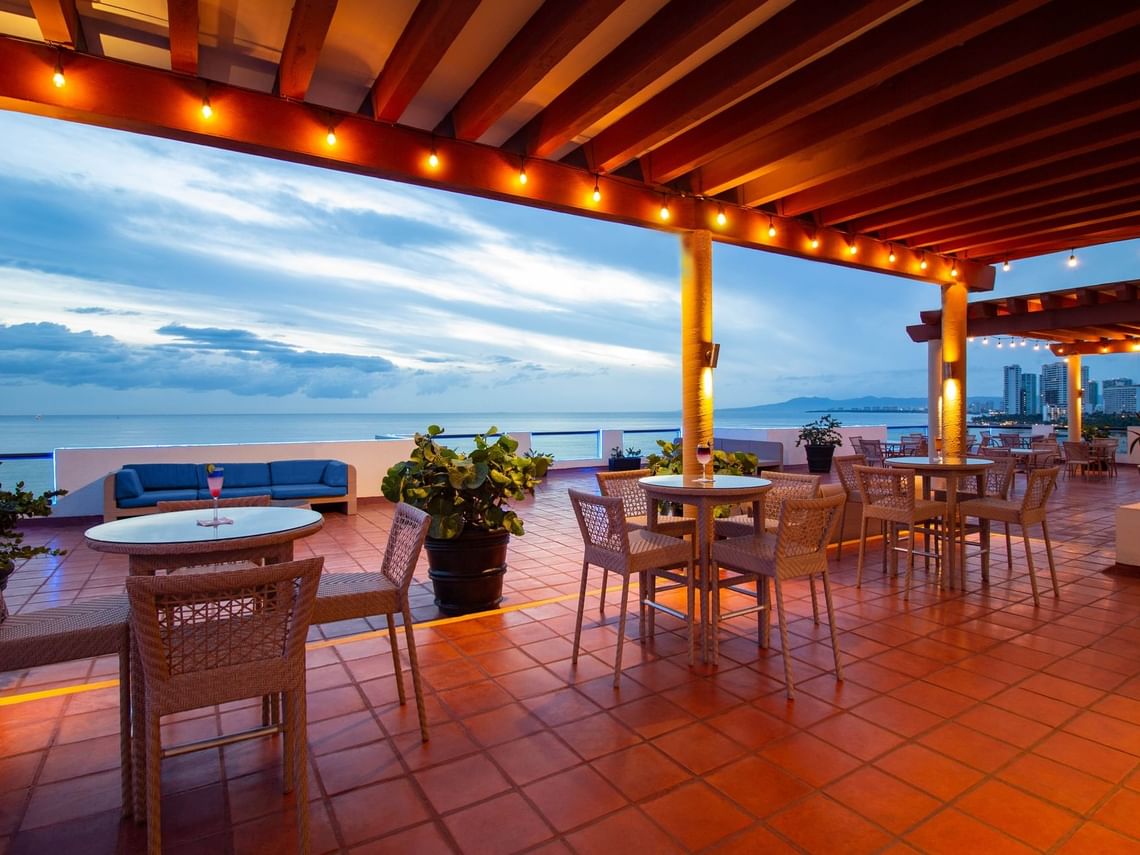 Sky Bar Lounge | Plaza Pelicanos Grand Beach Resort