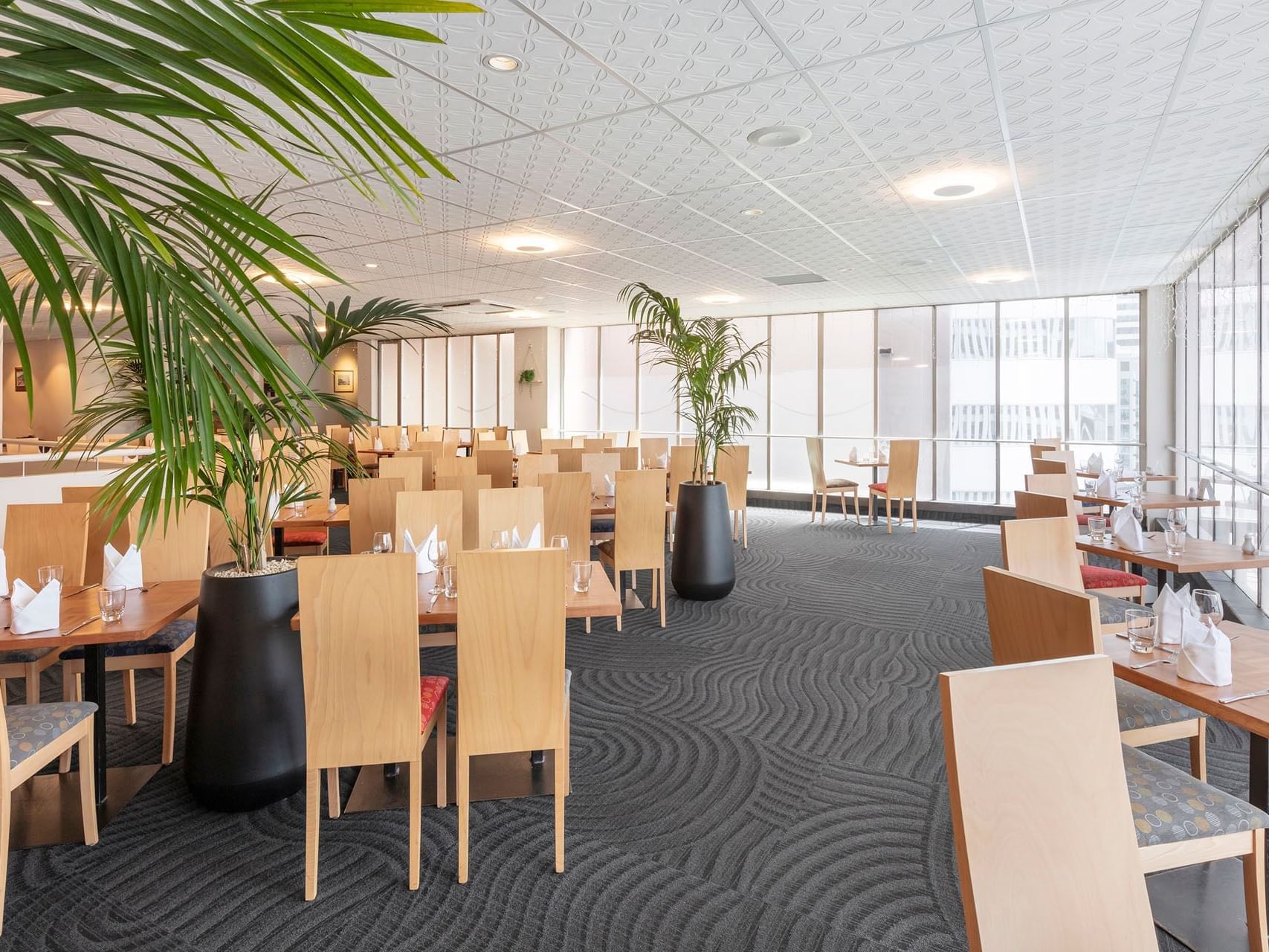 Whitby's Restaurant & Bar - James Cook Hotel in Wellington