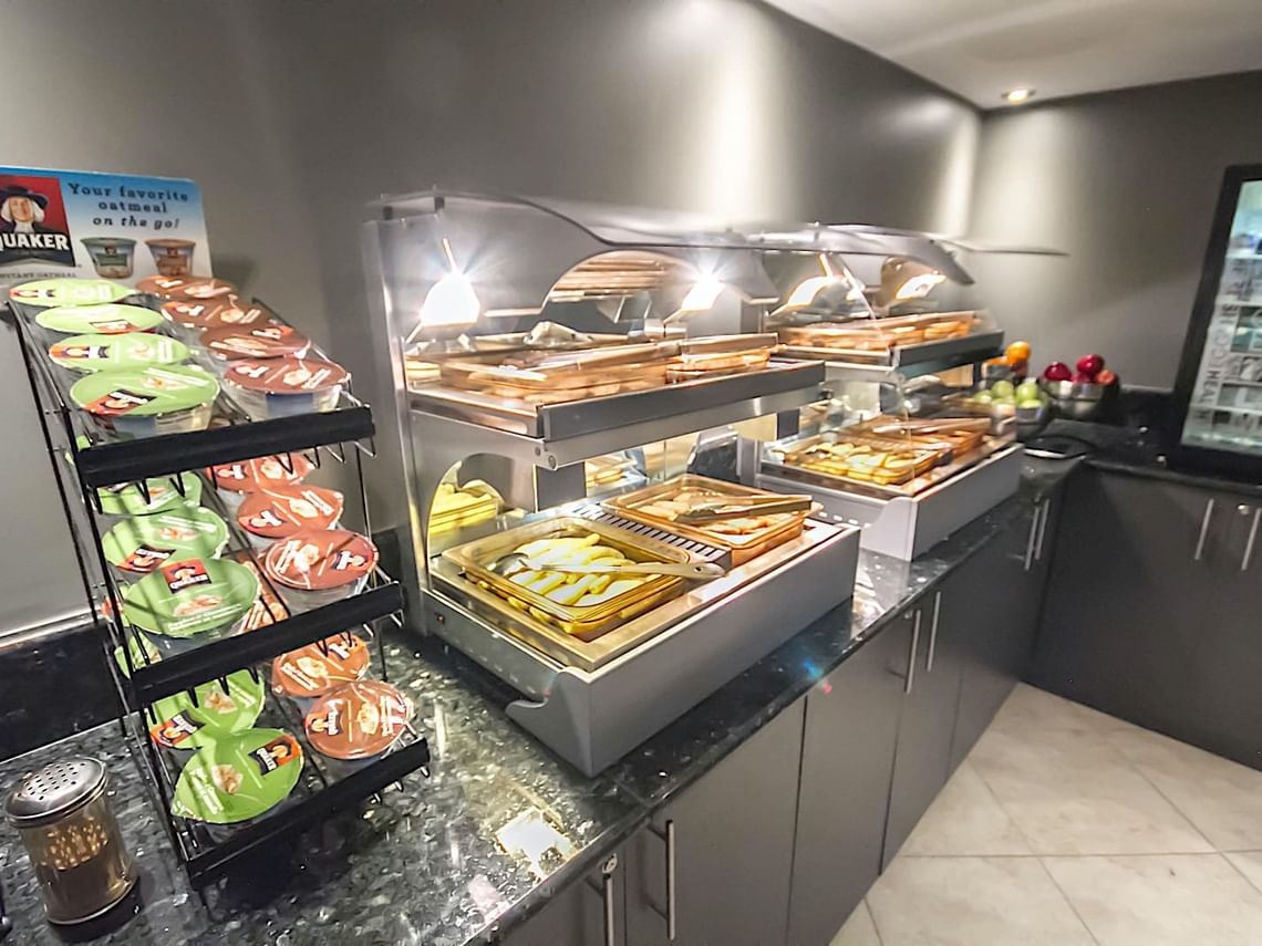 Complimentary Breakfast - Hotel Faubourg Montreal