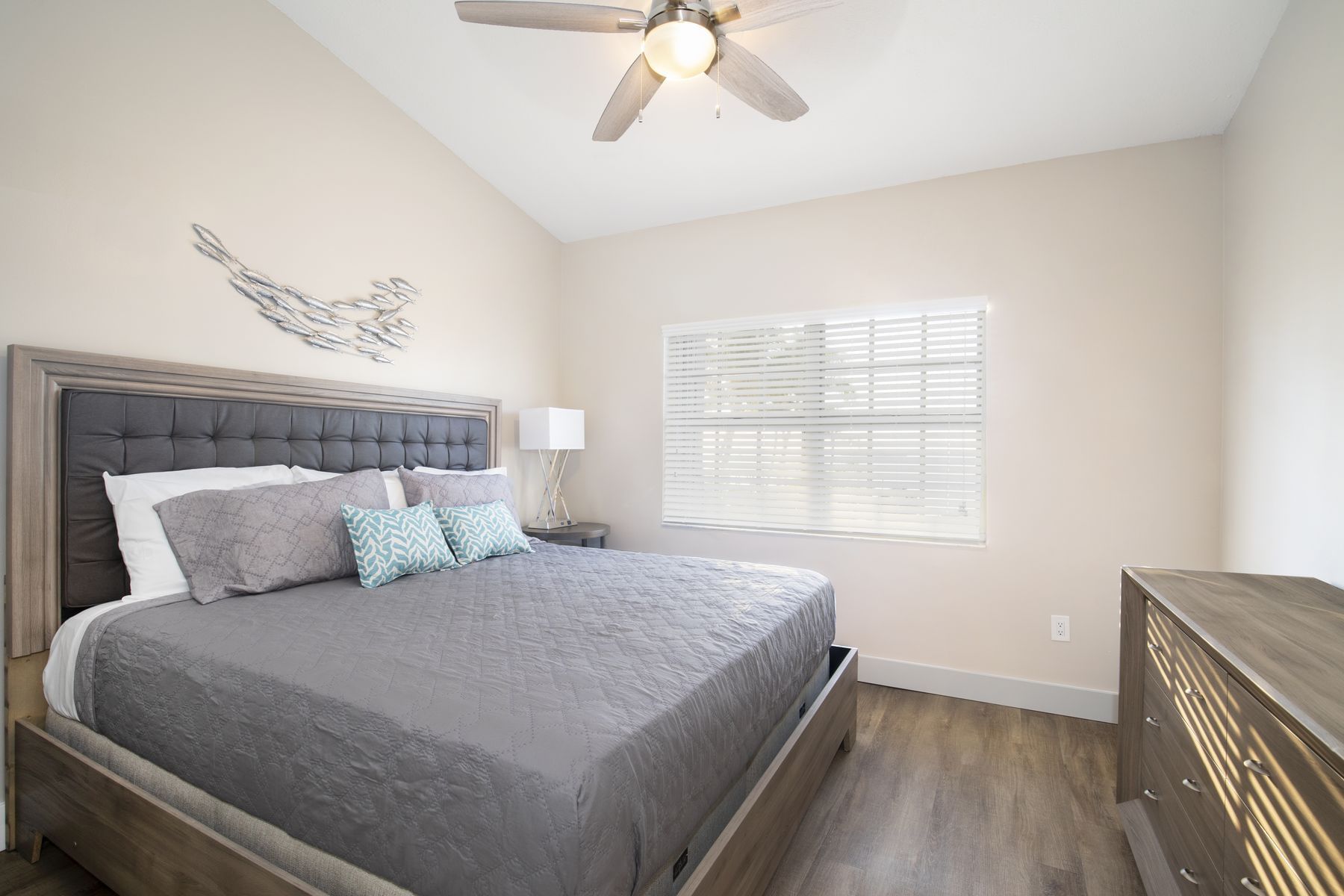 Premier One-Bedroom Waterfront Suite - Accommodations - Bayside Inn Key ...