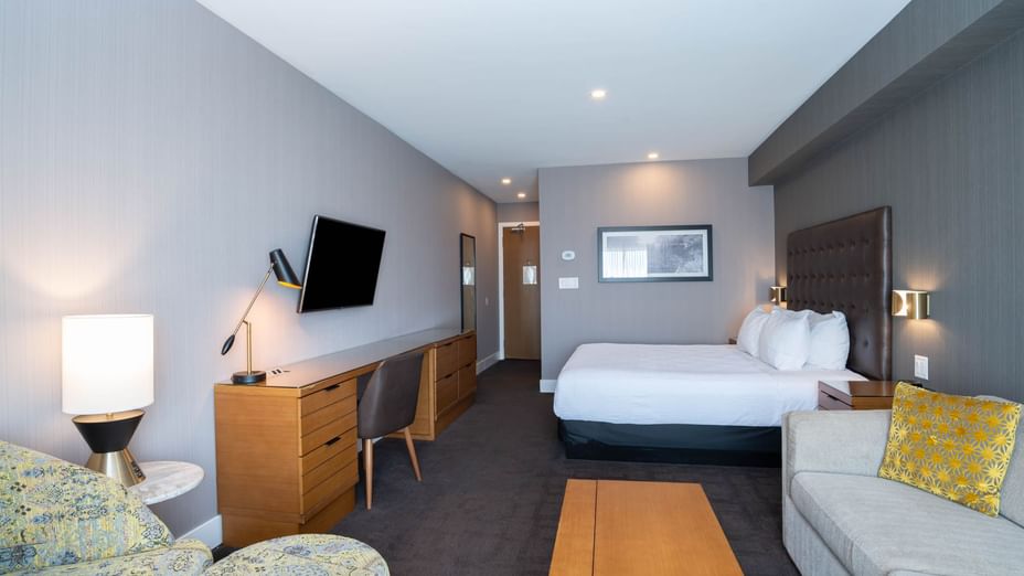 Standard Room, 1 King Bed, Sofa Bed | Sandman Hamilton Hotel Rooms