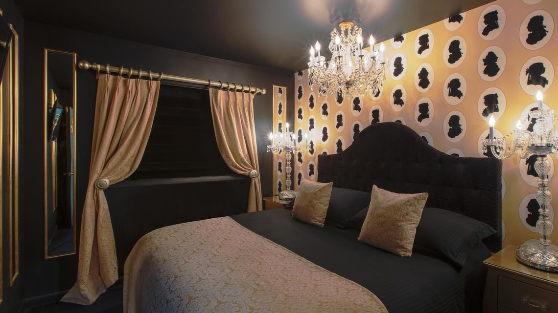 Amadeus’ Bride | Themed Room | The Roxbury