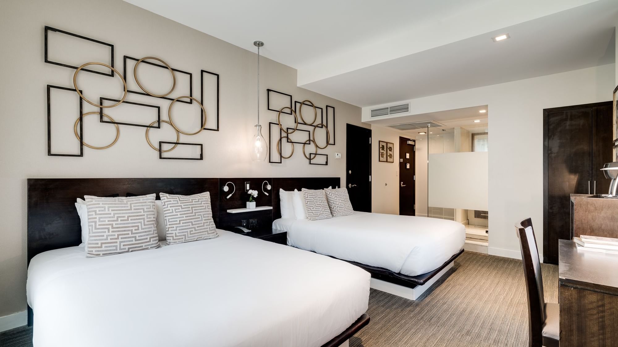 Deluxe City View Double Queen | Berkeley Shore Hotel Accommodation