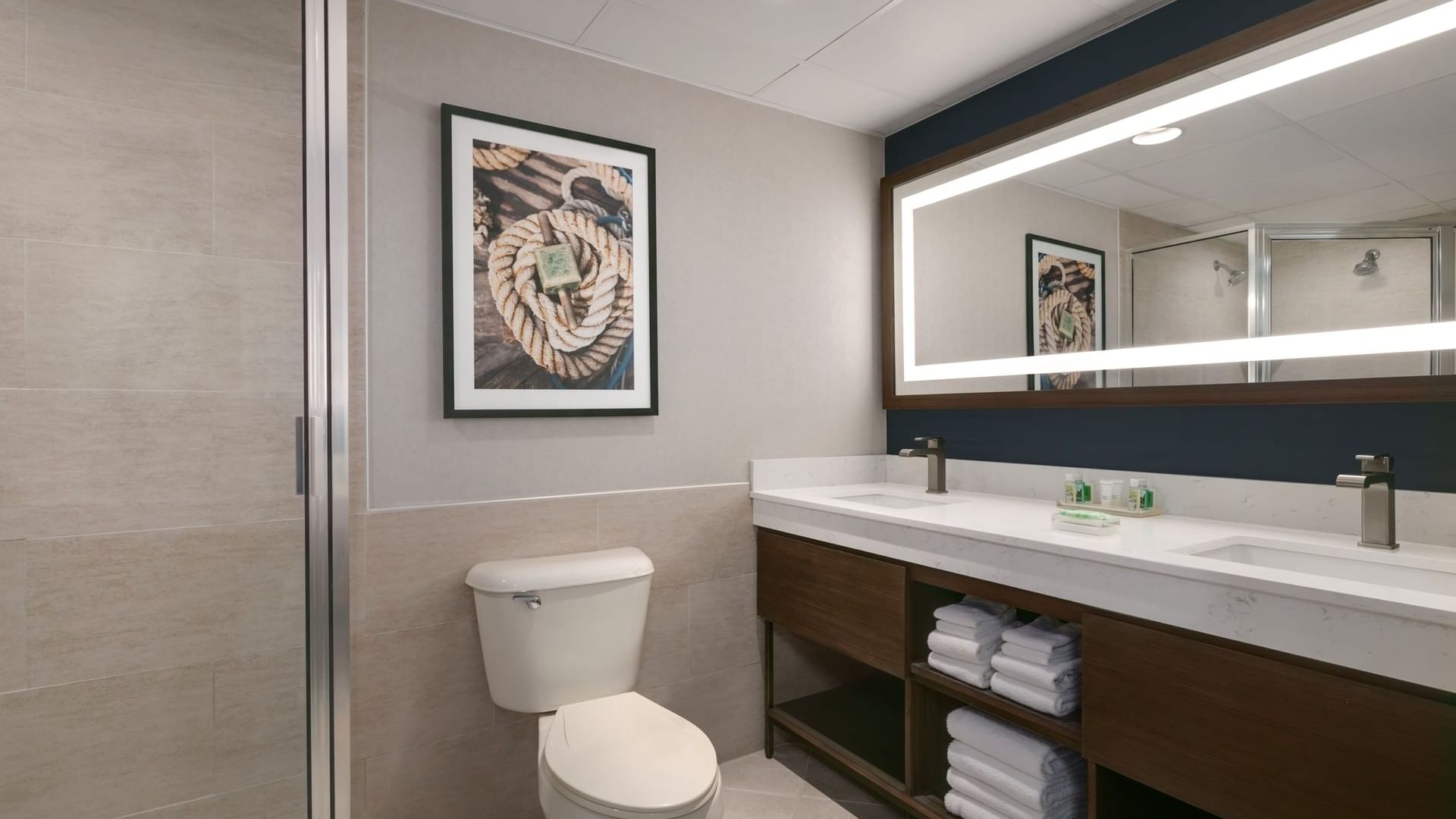 Two Bedroom Oceanfront Suite 2 Queen Beds Nonsmoking | Holiday Inn & Suites