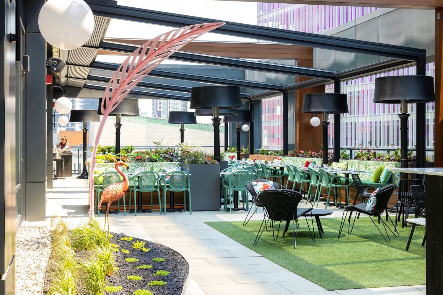 Muze Lounge & Terrasse at HONEYROSE Hotel | Montreal