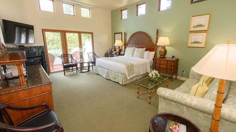 Deluxe Studio King | Tally Ho Inn | Accommodation