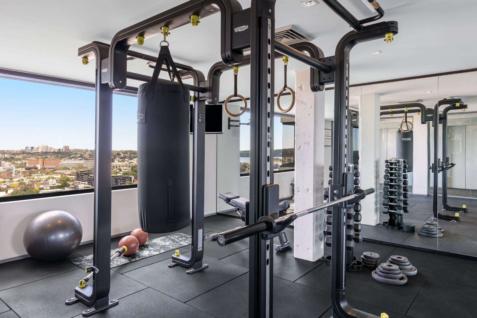 Rooftop Pool Sydney | Hotel Gym in Sydney CBD