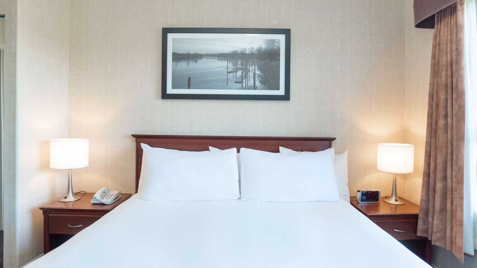 Penthouse Suite, 1 King, Sofa Bed, Kitchen, Top Floor | Sandman Surrey ...