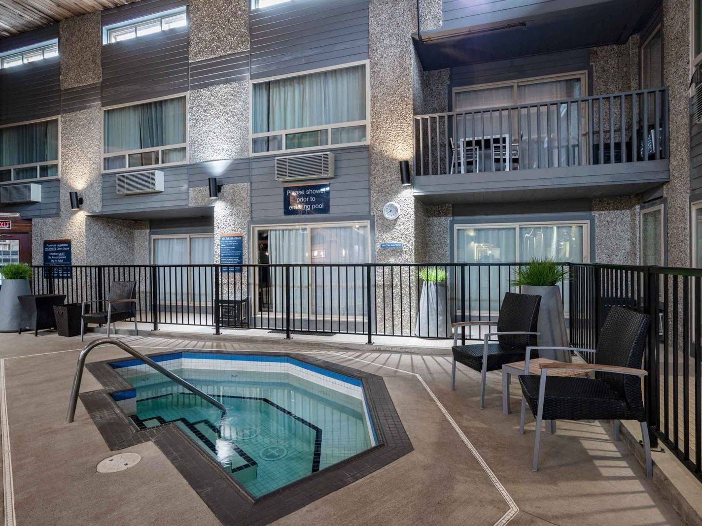 Indoor pool | Sandman Hotel Revelstoke